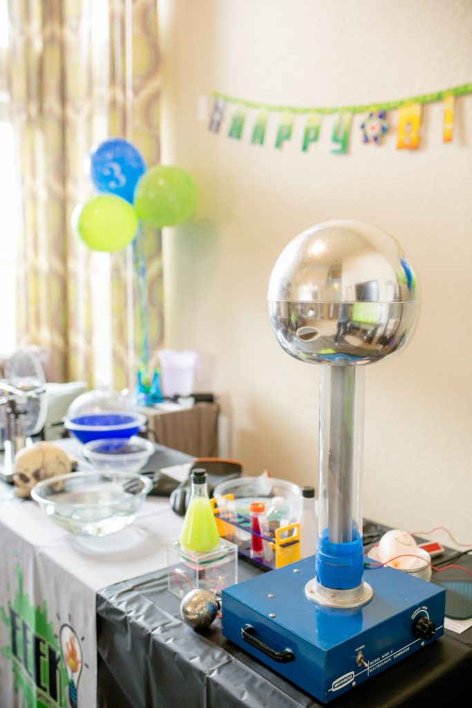 EEEK – Party Like A Scientist!