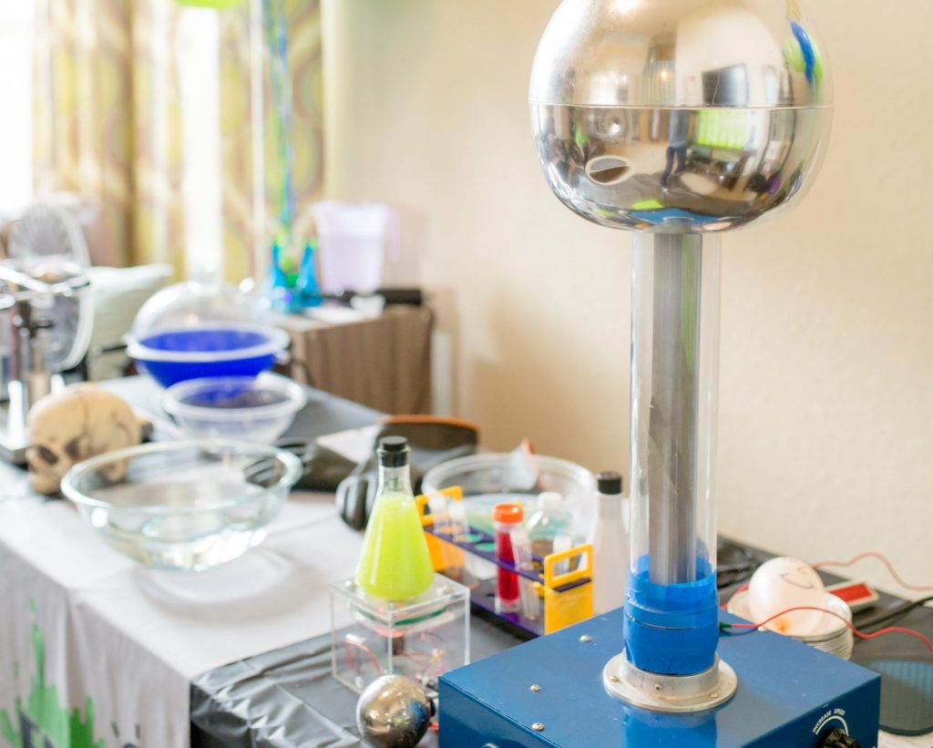 EEEK Science – Kid's Science Birthday Parties